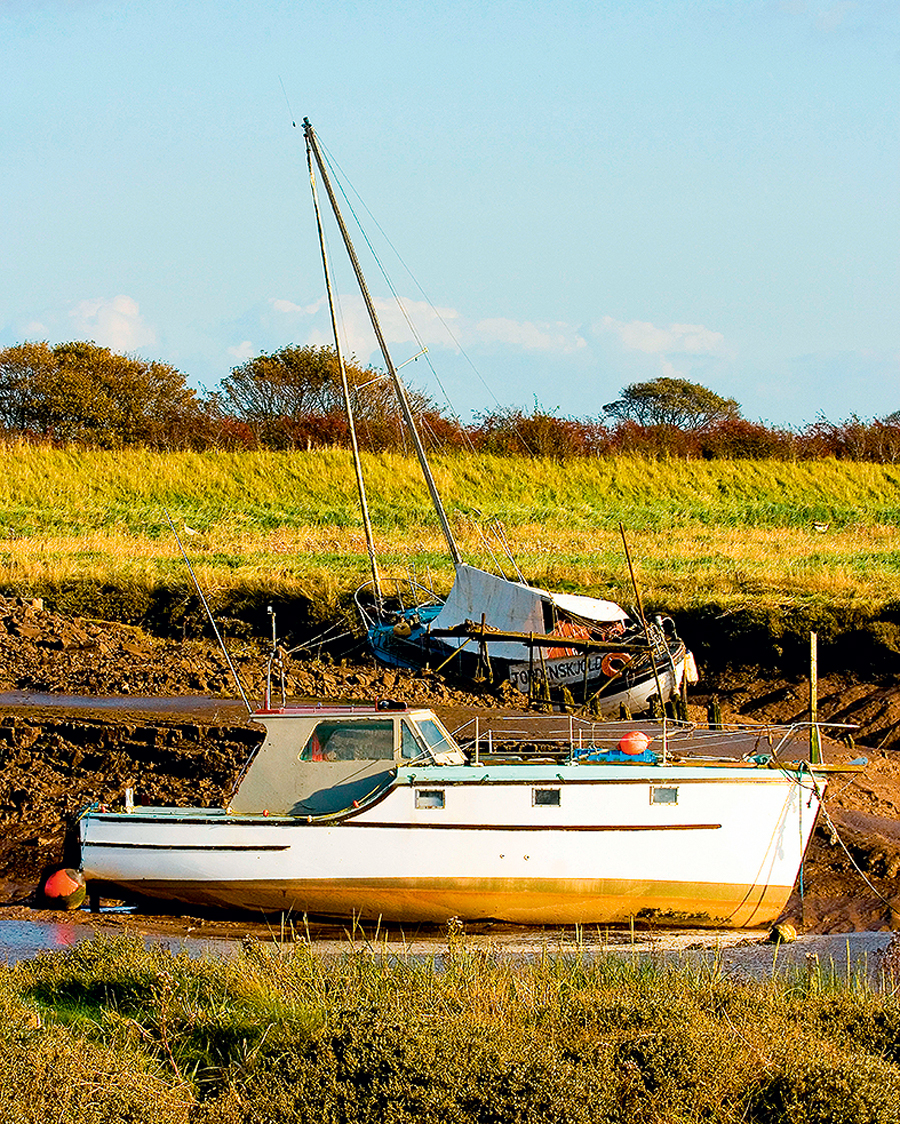 Dinghy rescue: How I helped two teenagers recover their capsized boat