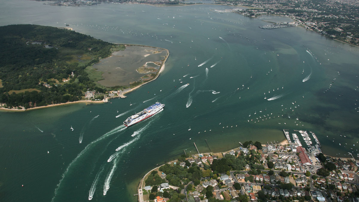 Water users urged to avoid Poole Harbour oil spill area