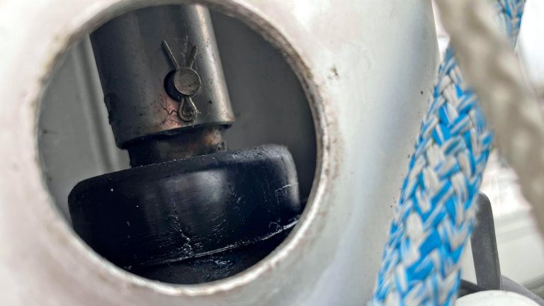 In-mast roller furling problems: how to rebuild a Seldén furling ...