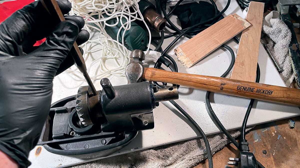 In-mast roller furling problems: how to rebuild a Seldén furling ...