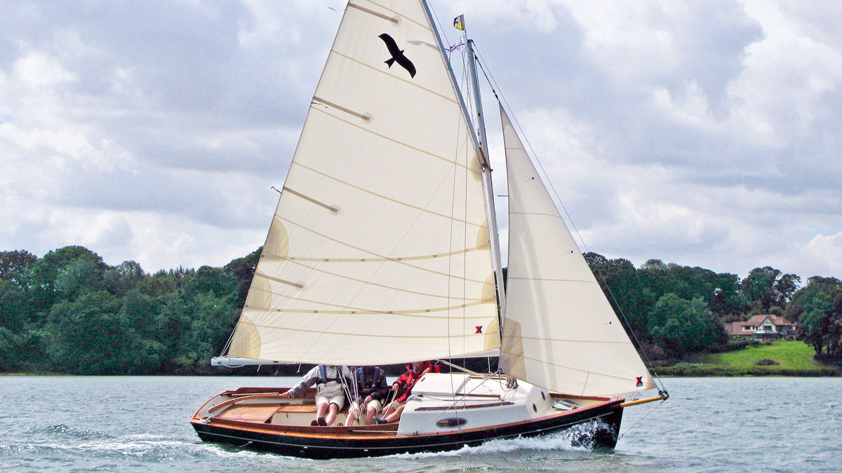 Sail boat rigs: the pros and cons of each popular design - Practical ...