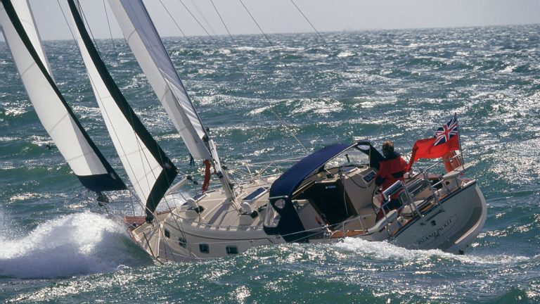 5 tips for sailing in strong winds - Practical Boat Owner
