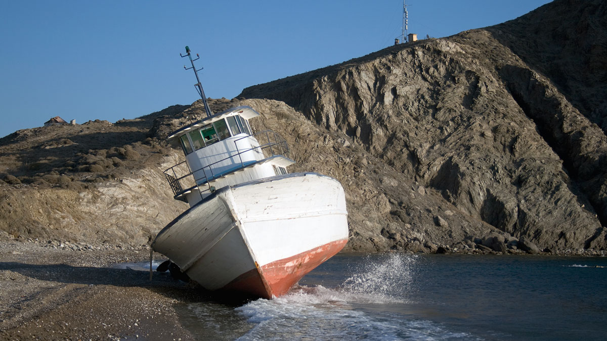 5 tips for sailing in strong winds - Practical Boat Owner