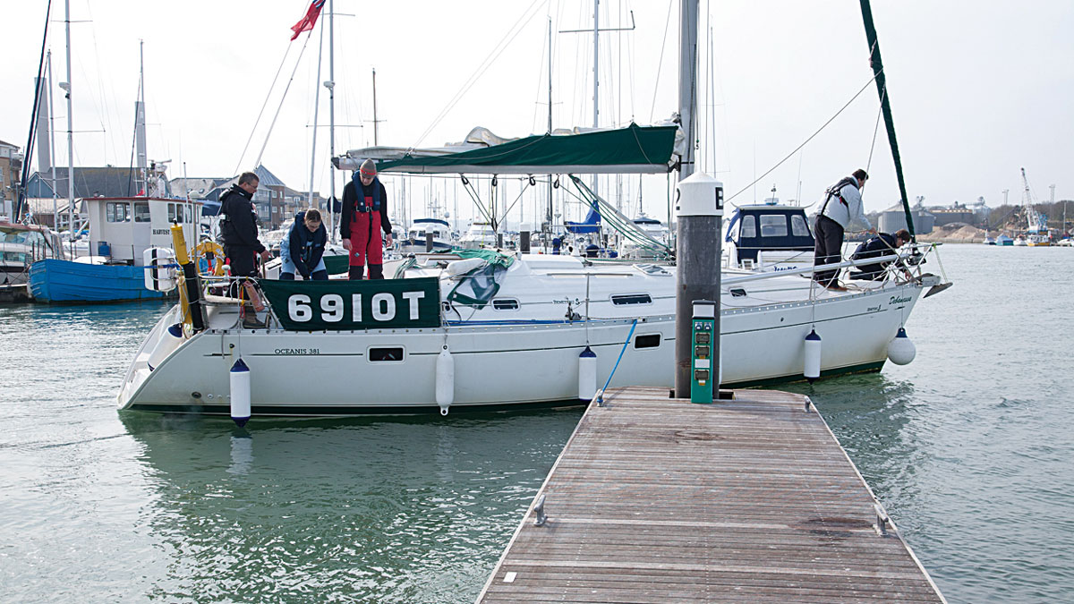 Berthing a vessel: 2 clever ways with warps - Practical Boat Owner