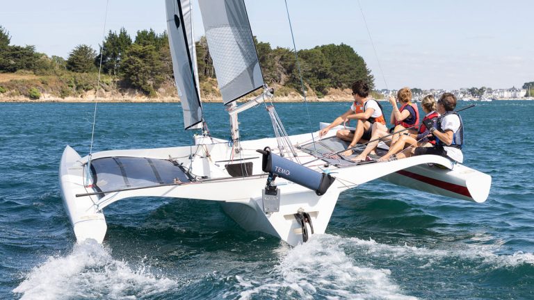 TEMO 1000 electric outboard: first look and test - Practical Boat Owner