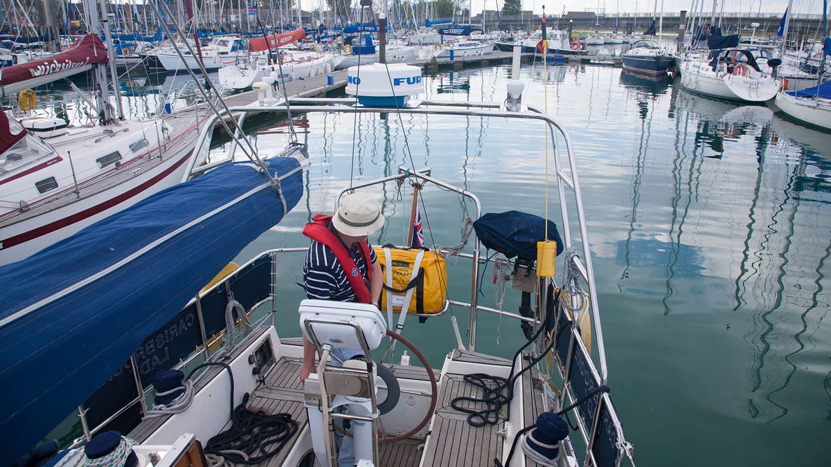 Going astern in a long keel sailboat - Practical Boat Owner