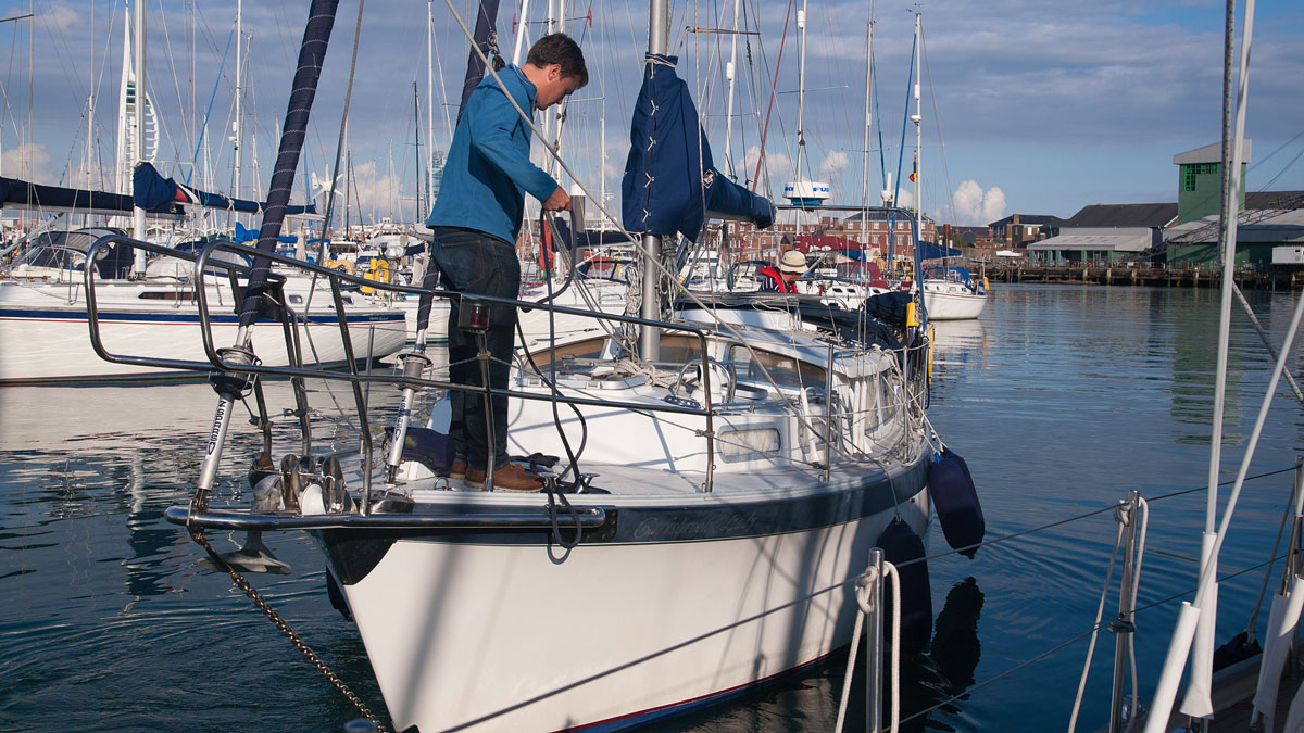 Going astern in a long keel sailboat - Practical Boat Owner