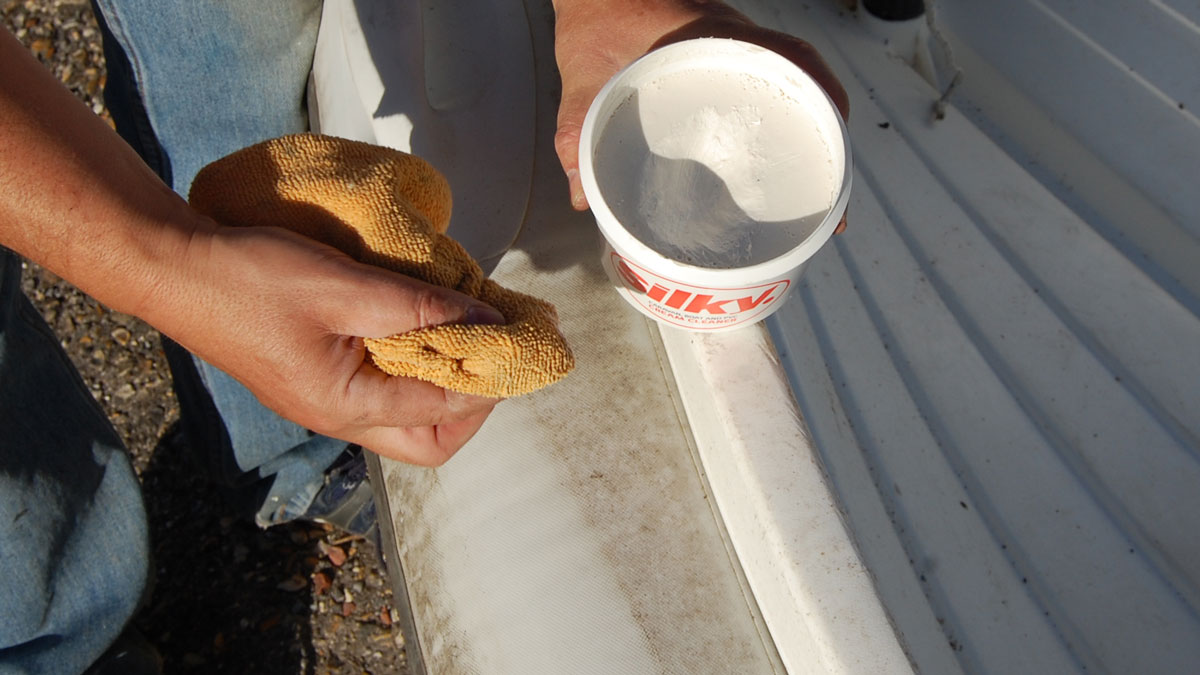 The best fender cleaner? We put the Silky Cream Cleaner to the test ...