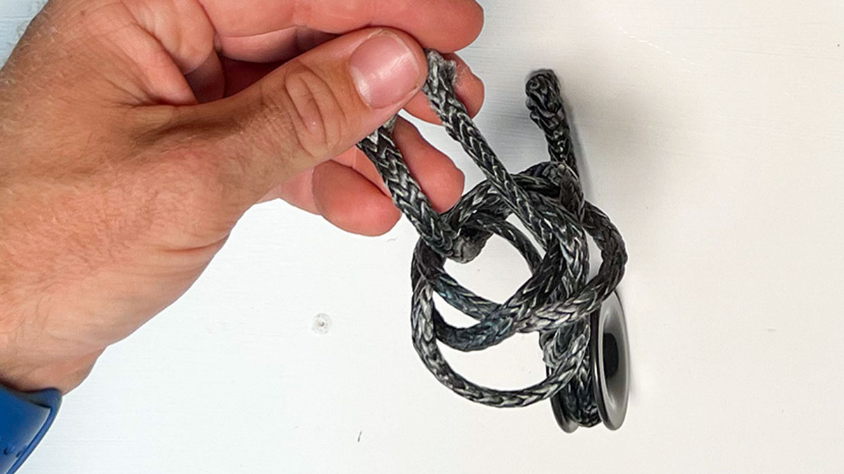How to make a low friction ring with soft shackle - Practical Boat Owner