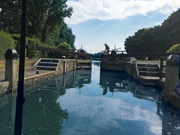 How I managed to cruise 230 miles of the Thames through 82 locks ...