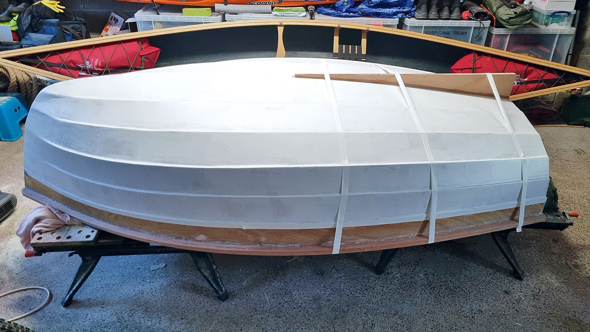 Painting and varnishing a boat: how to get the perfect finish ...