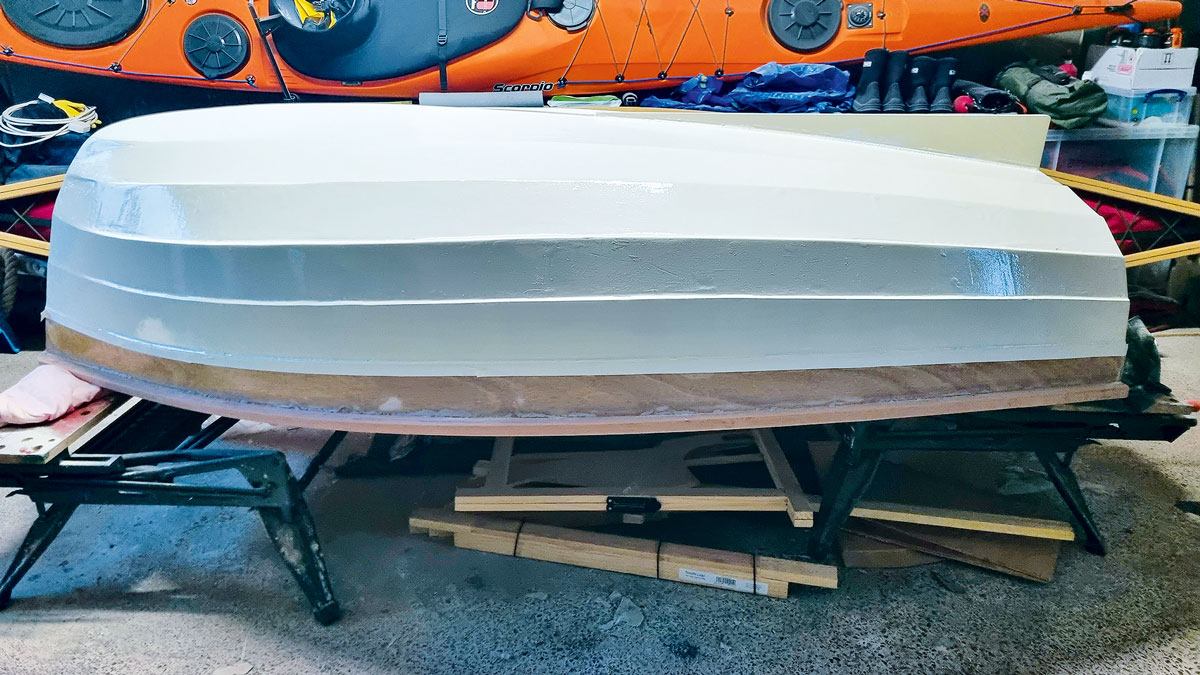 Painting and varnishing a boat: how to get the perfect finish ...