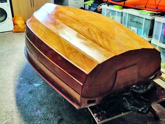 Painting and varnishing a boat: how to get the perfect finish ...