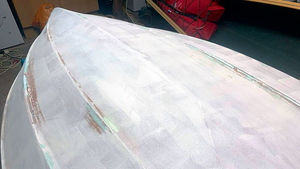 Painting and varnishing a boat: how to get the perfect finish ...
