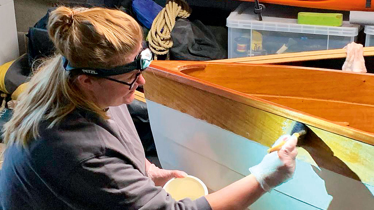 Painting and varnishing a boat: how to get the perfect finish ...