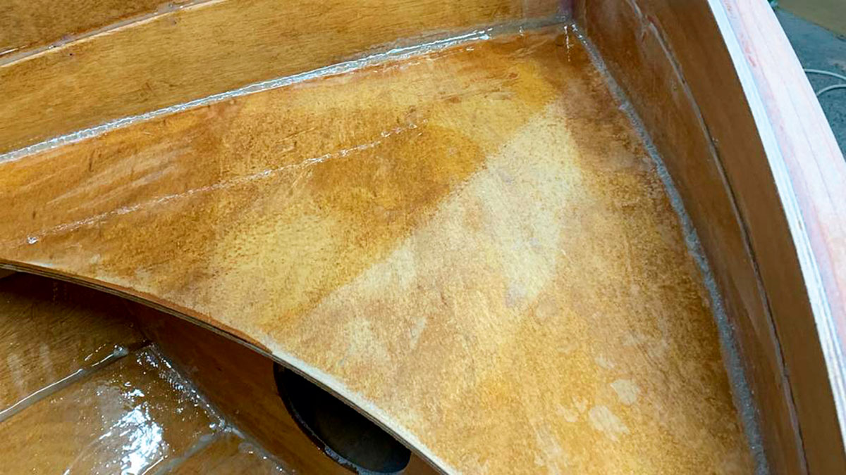 Painting and varnishing a boat: how to get the perfect finish ...