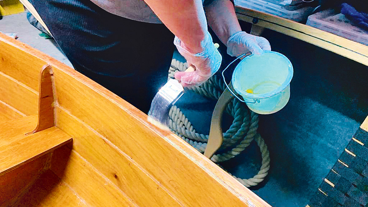 Painting and varnishing a boat: how to get the perfect finish ...
