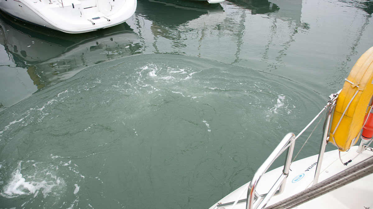Berthing a boat using wind and tide - Practical Boat Owner