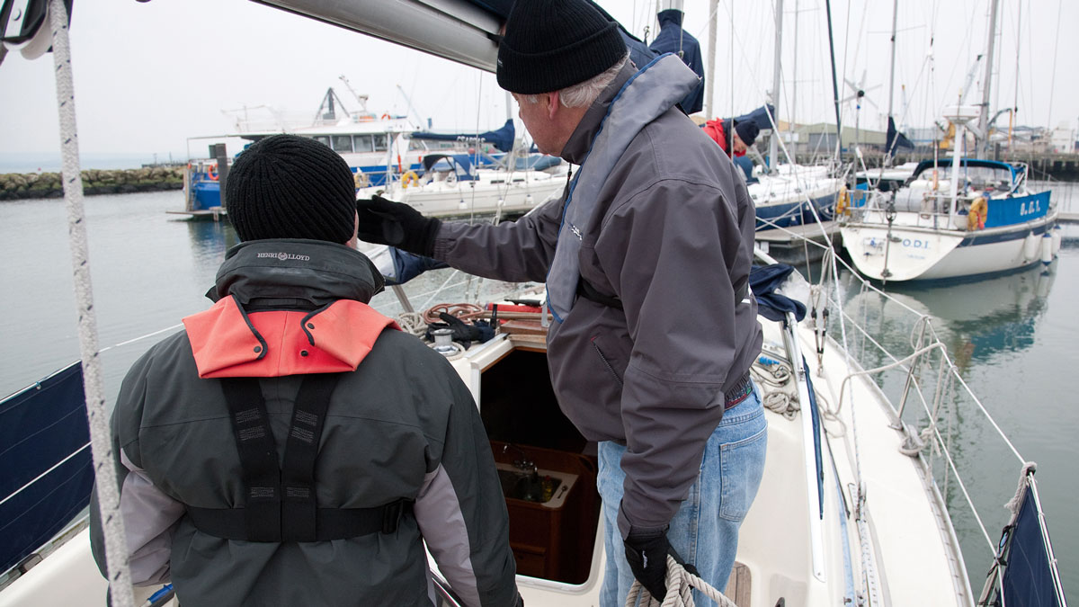 Berthing a boat using wind and tide - Practical Boat Owner