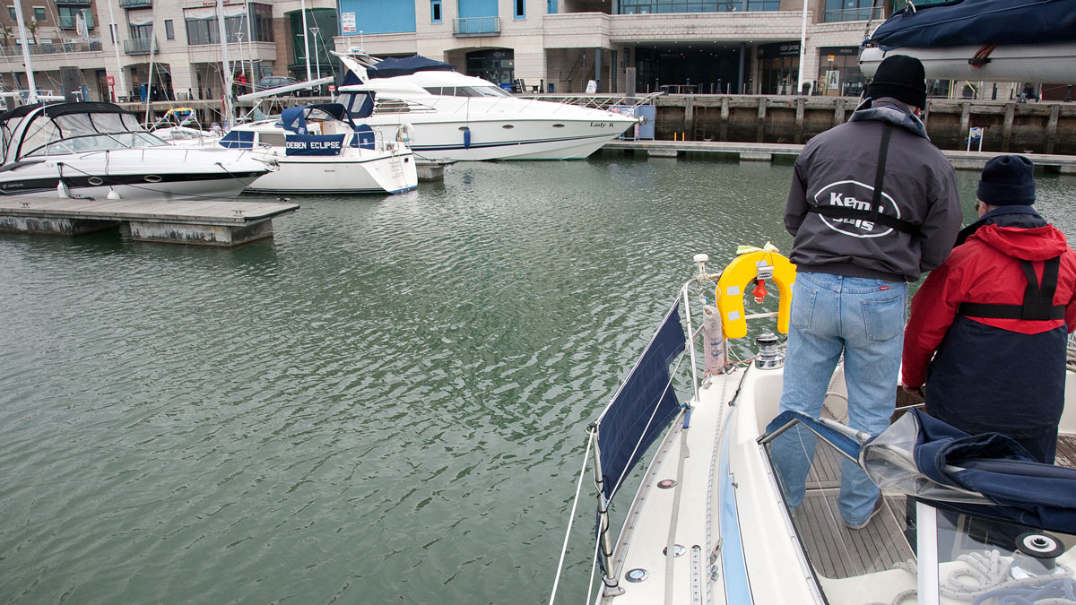 Berthing a boat using wind and tide - Practical Boat Owner