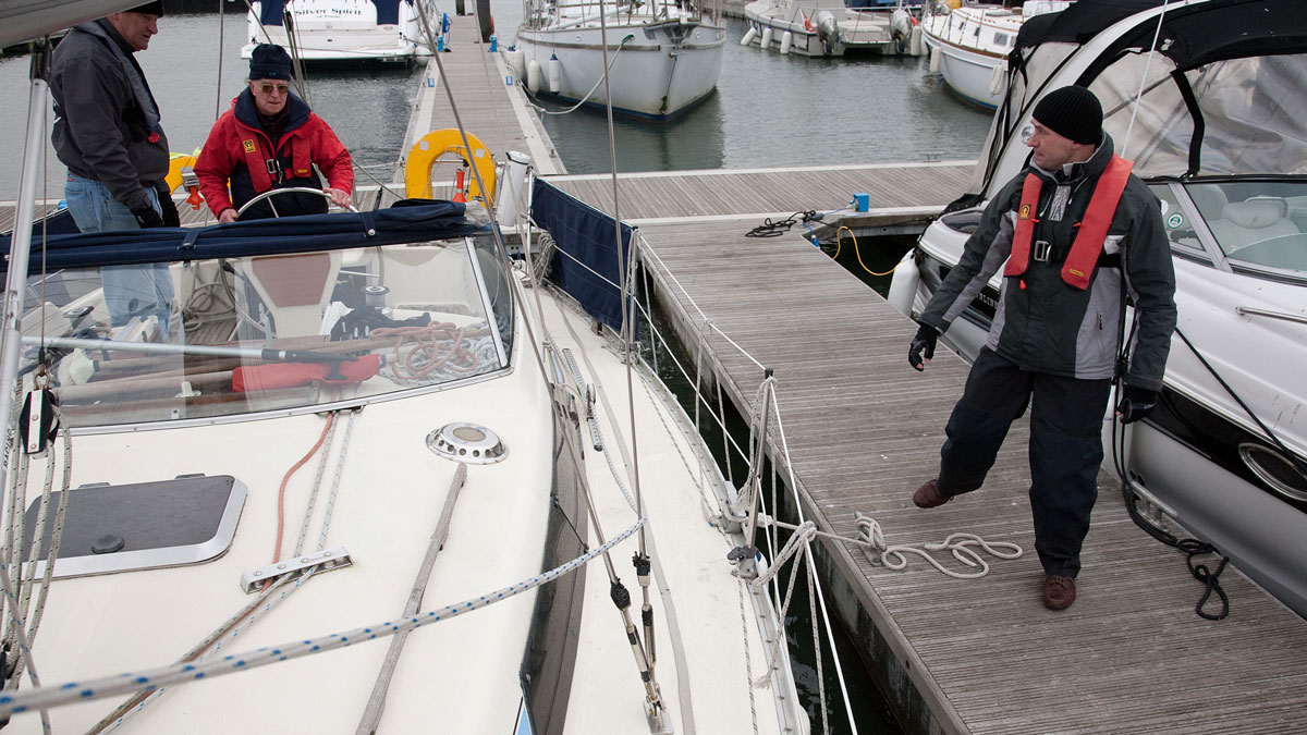 Berthing a boat using wind and tide - Practical Boat Owner