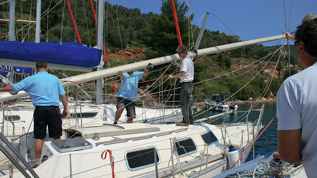 Do-it-yourself mast stepping - Practical Boat Owner
