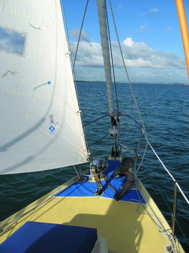 22 practical tips for a single handed sailor to make your boat easier ...