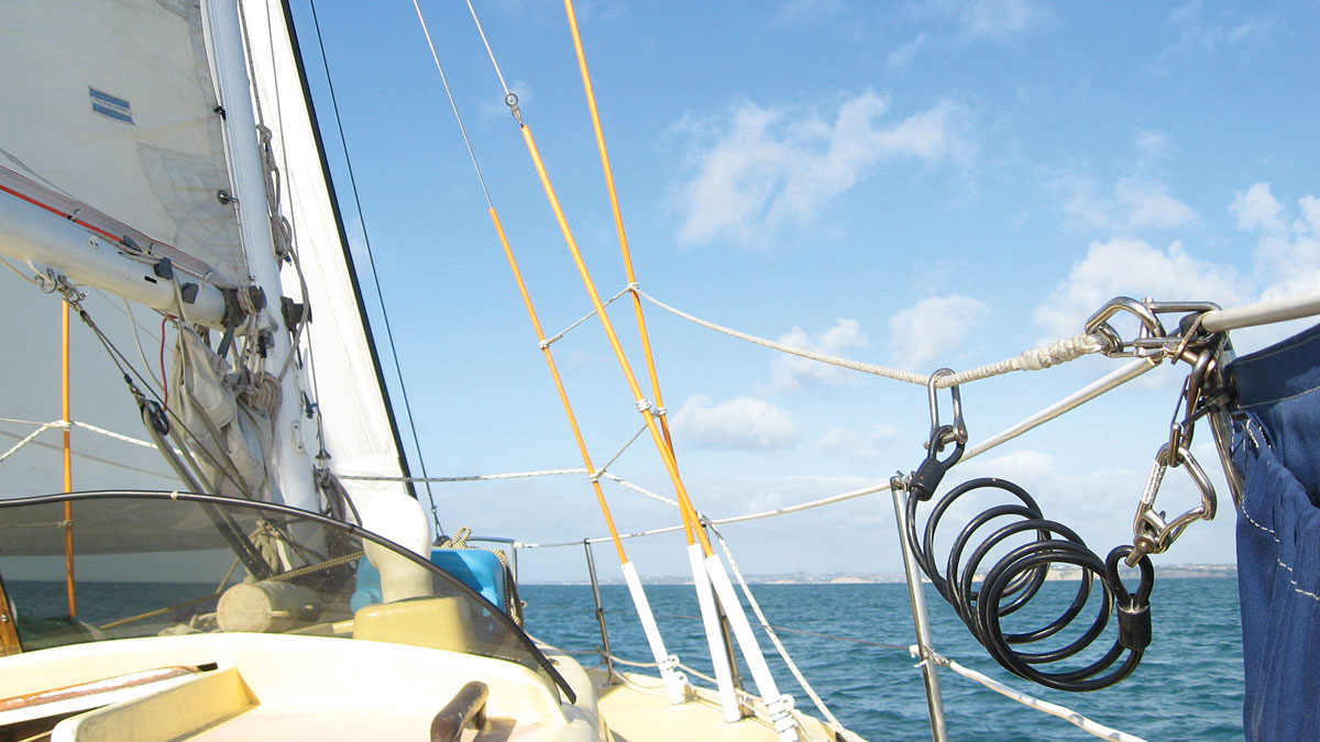 22 practical tips for a single handed sailor to make your boat easier ...