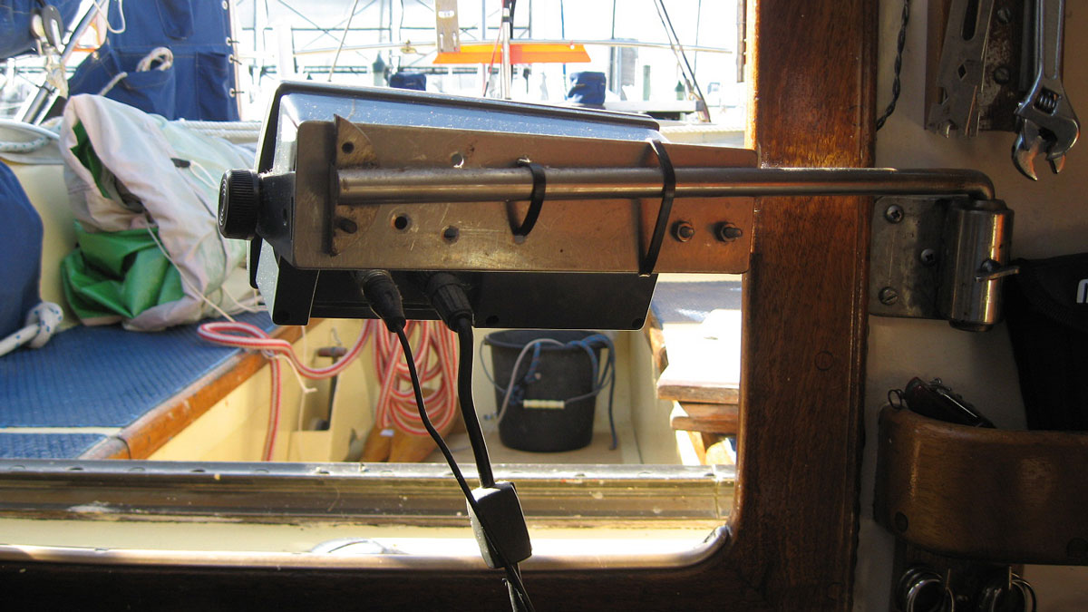 22 practical tips for a single handed sailor to make your boat easier ...