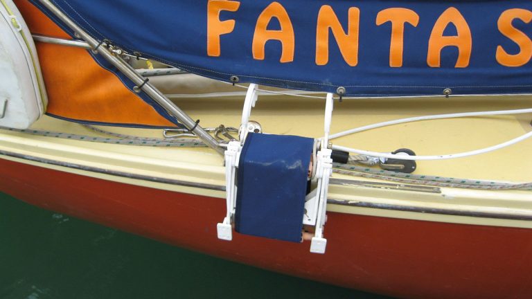 22 practical tips for a single handed sailor to make your boat easier ...