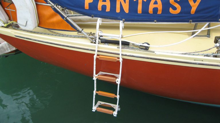 22 practical tips for a single handed sailor to make your boat easier ...