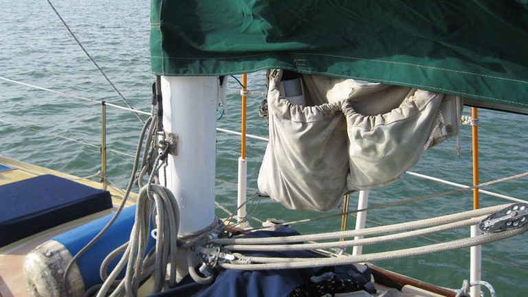 22 practical tips for a single handed sailor to make your boat easier ...