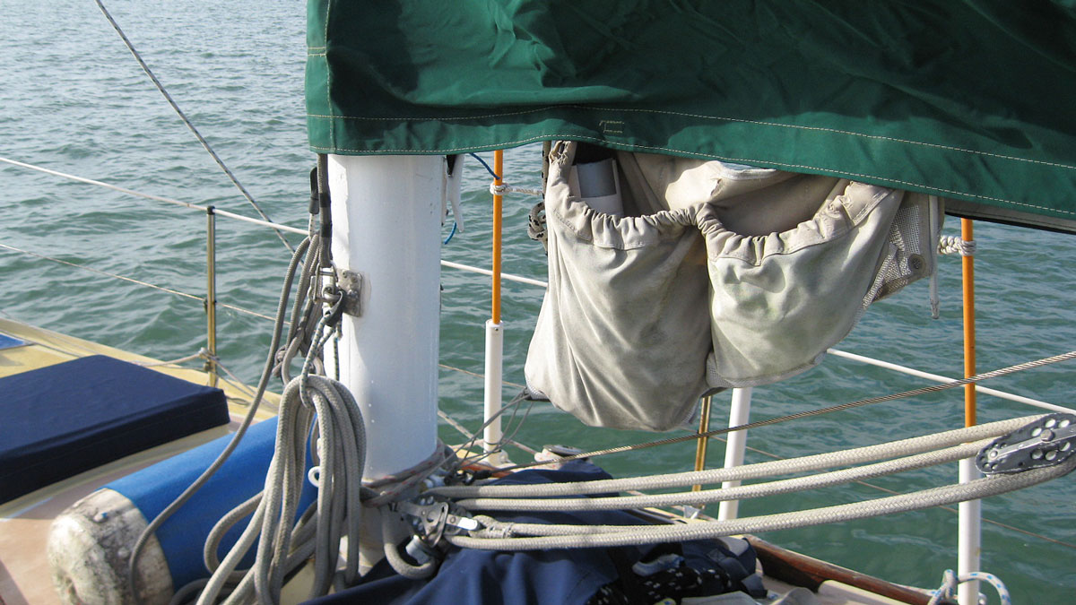 22 practical tips for a single handed sailor to make your boat easier ...