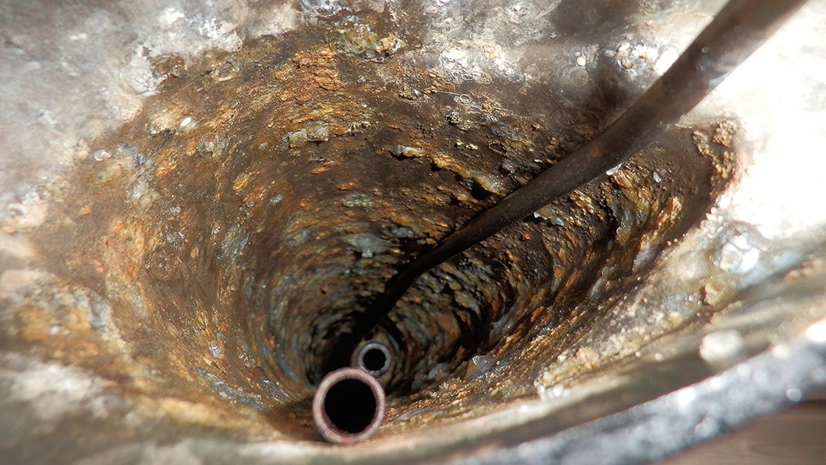 Rebuilding an outboard motor gearbox: step-by-step - Practical Boat Owner