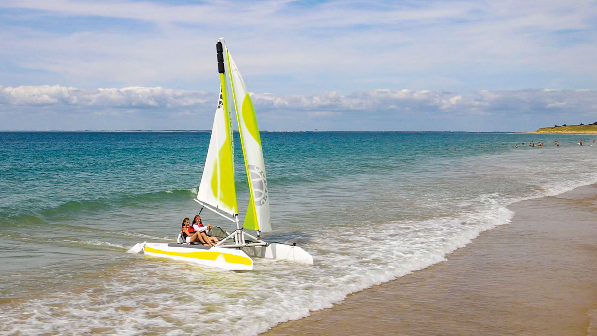 IZIBoat: Simple sailing on a yacht that can be towed by bicycle ...