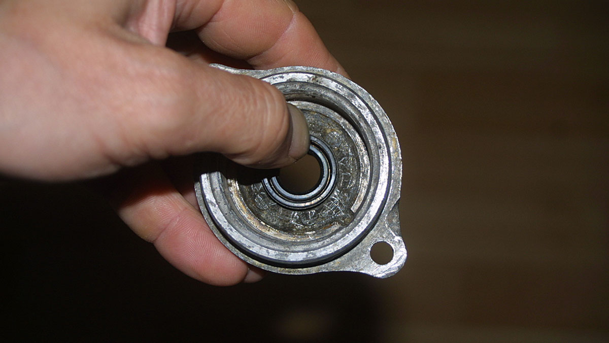 Replacing gearbox oil seals: step-by-step - Practical Boat Owner