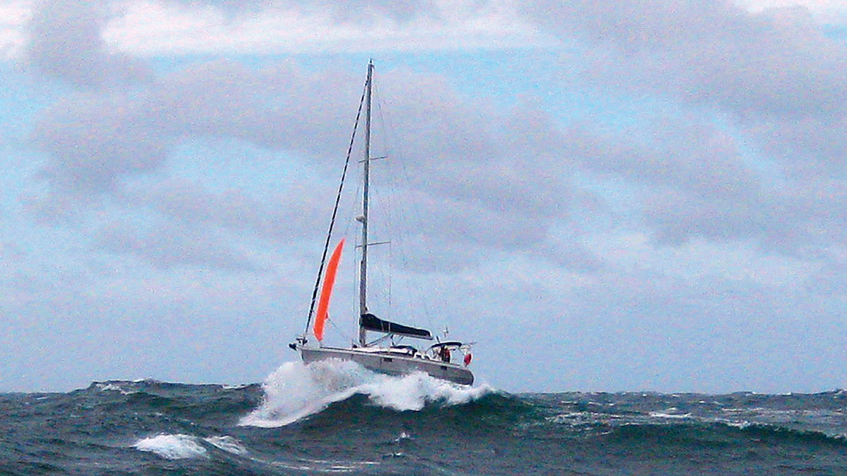 Heavy weather sailing techniques: how to protect your boat in storm ...