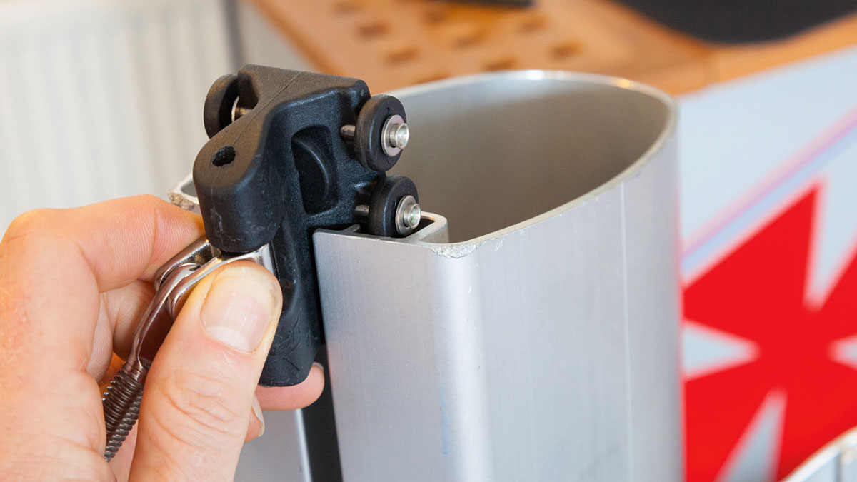 Hoisting and lowering the mainsail: troubleshooting problems ...