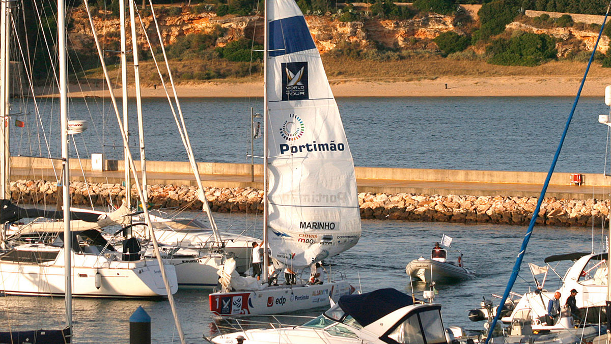 Boat handling in a tight space - Practical Boat Owner