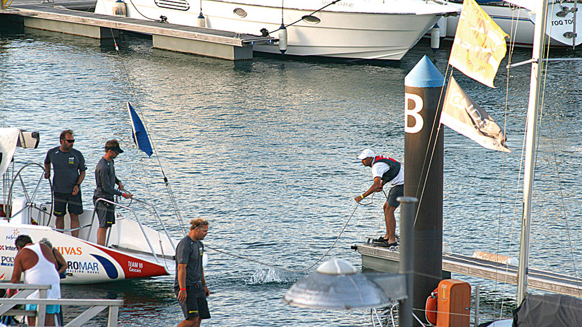 Boat handling in a tight space - Practical Boat Owner