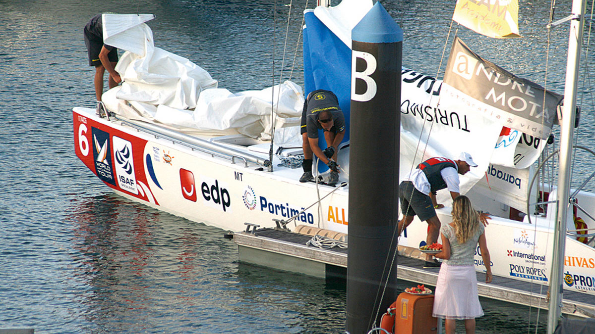 Boat handling in a tight space - Practical Boat Owner