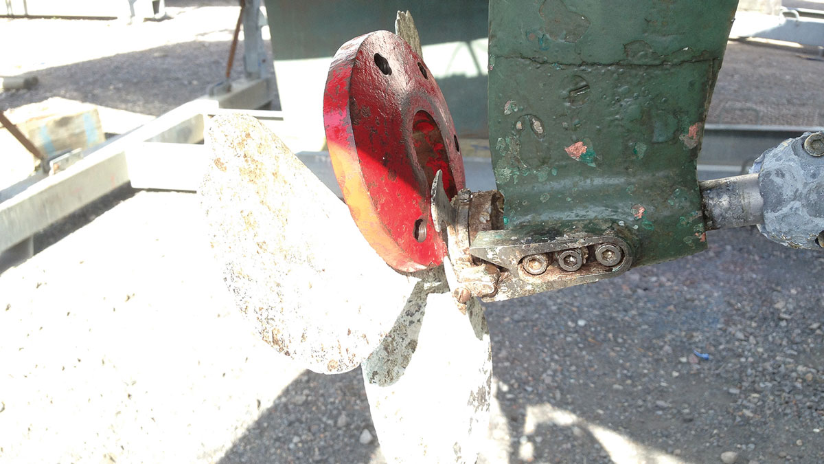 How to fit a folding propeller - Practical Boat Owner