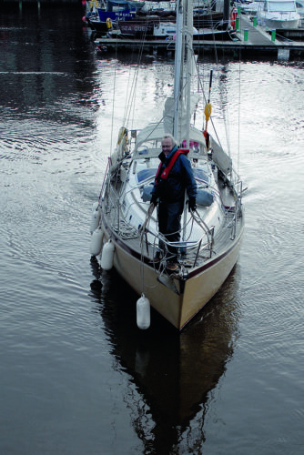 Springing off and on a pontoon - Practical Boat Owner