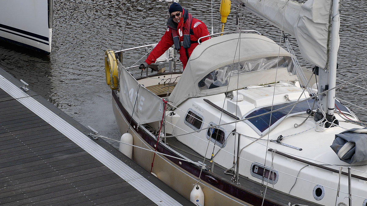 Springing Off And On A Pontoon Practical Boat Owner