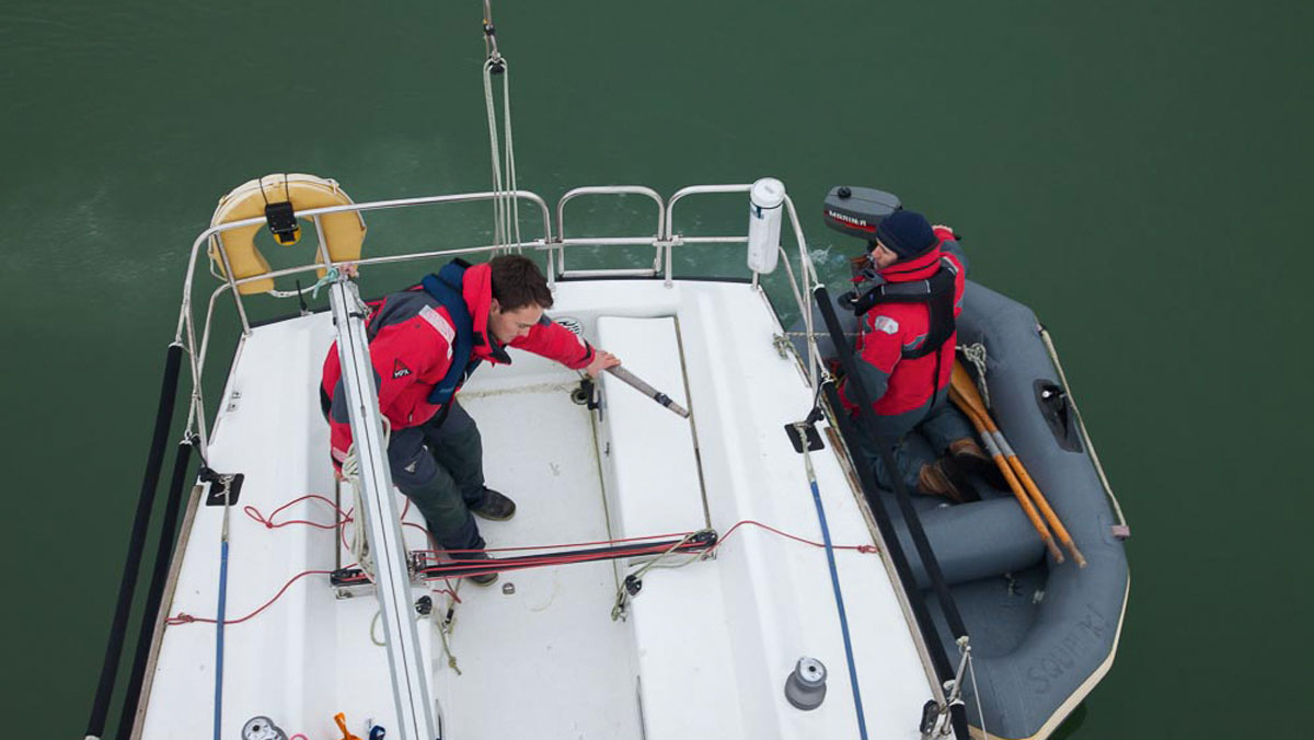 Boat towing and berthing by tender - Practical Boat Owner