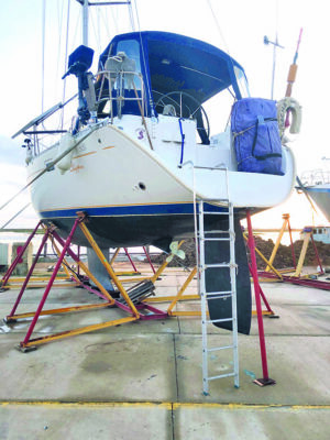Boat protection: how to prepare your yacht for a storm in harbour ...