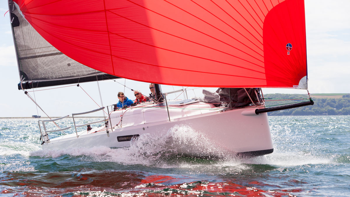 Seascape 24 vs Seascape 27: Is a planing cruiser really practical ...