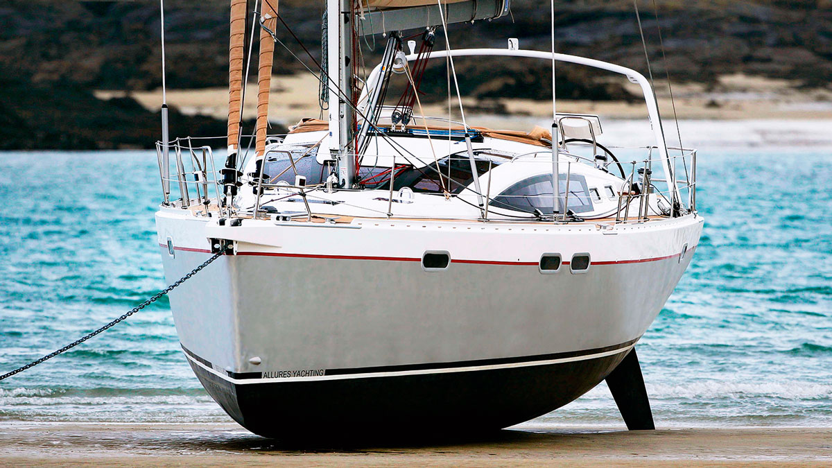 The Allures 45: crawl up creeks and dry out or cruise offshore ...