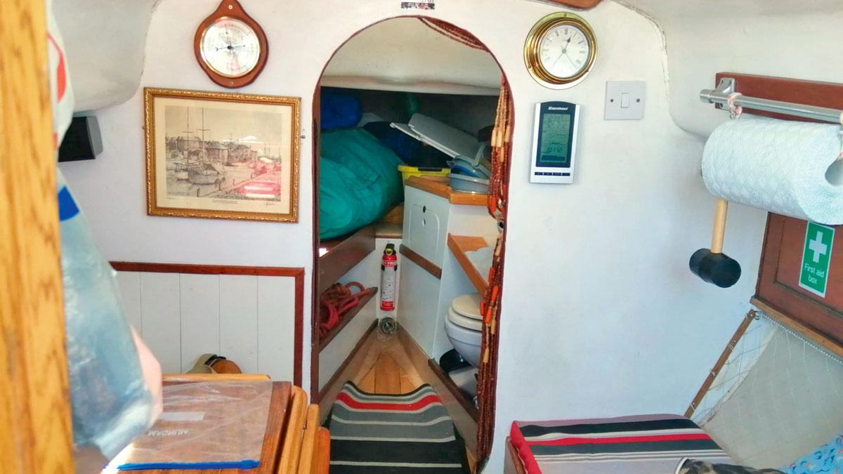web_clivesboats_invicta_26_mick_kirby_RHSC_interior - Practical Boat Owner