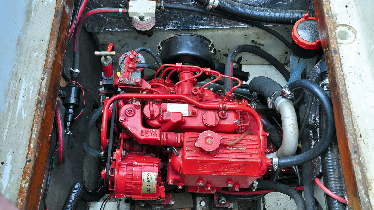 DIY engine replacement saves boat owner £1,500 - Practical Boat Owner